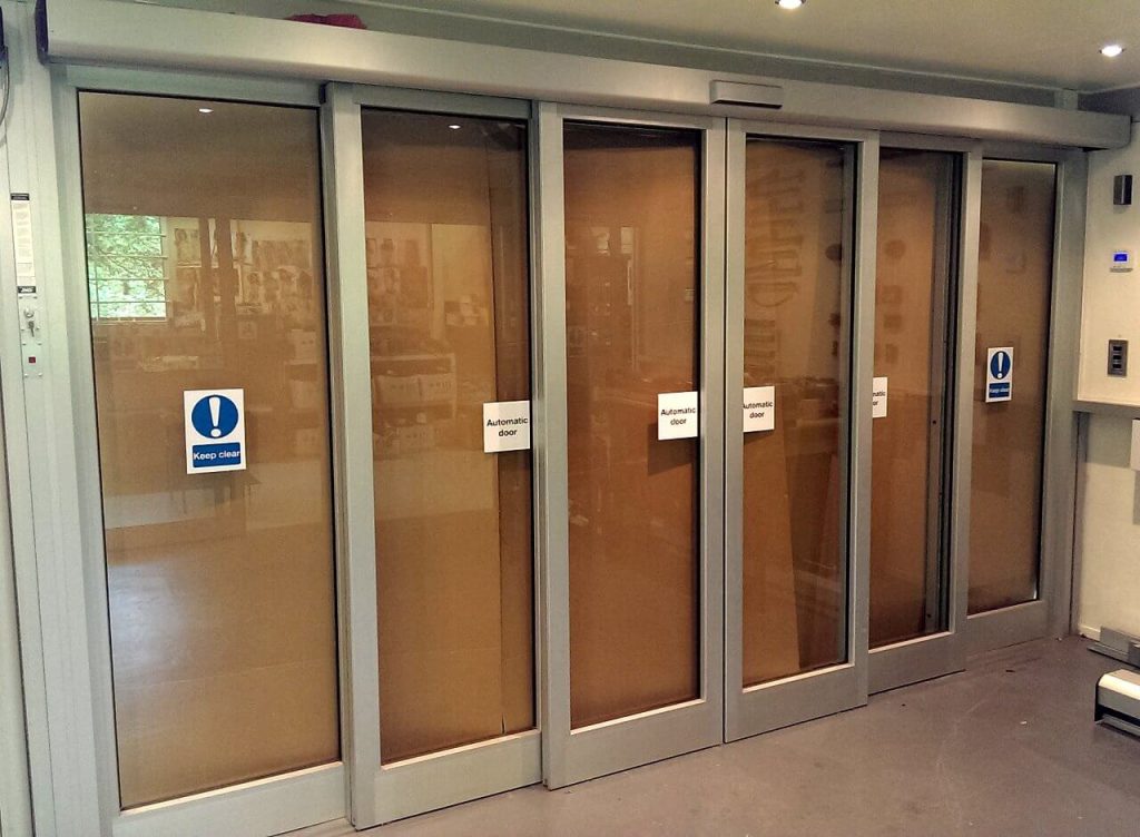 Telescopic Doors vs. Sliding Doors: What's the Difference? | Caesardoor